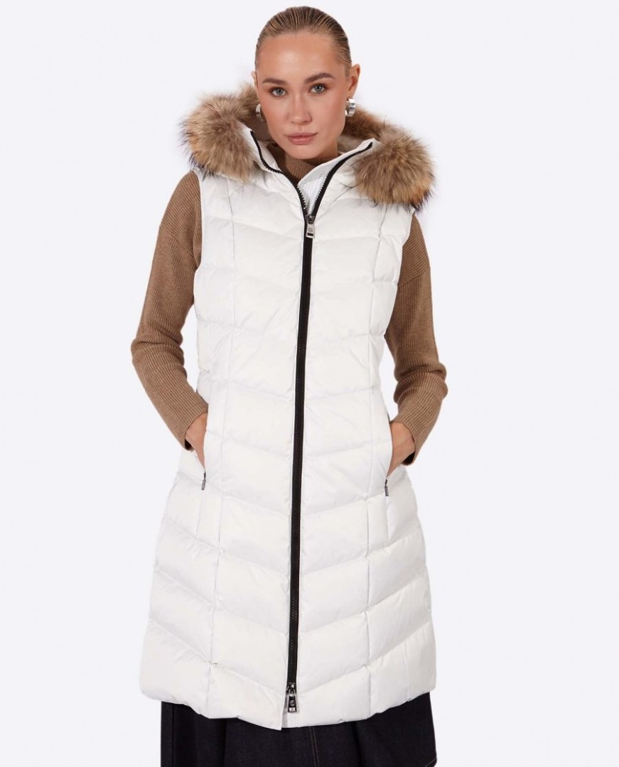 El chaleco plumífero Jana proporciona protección durante la transición entre temporadas ...